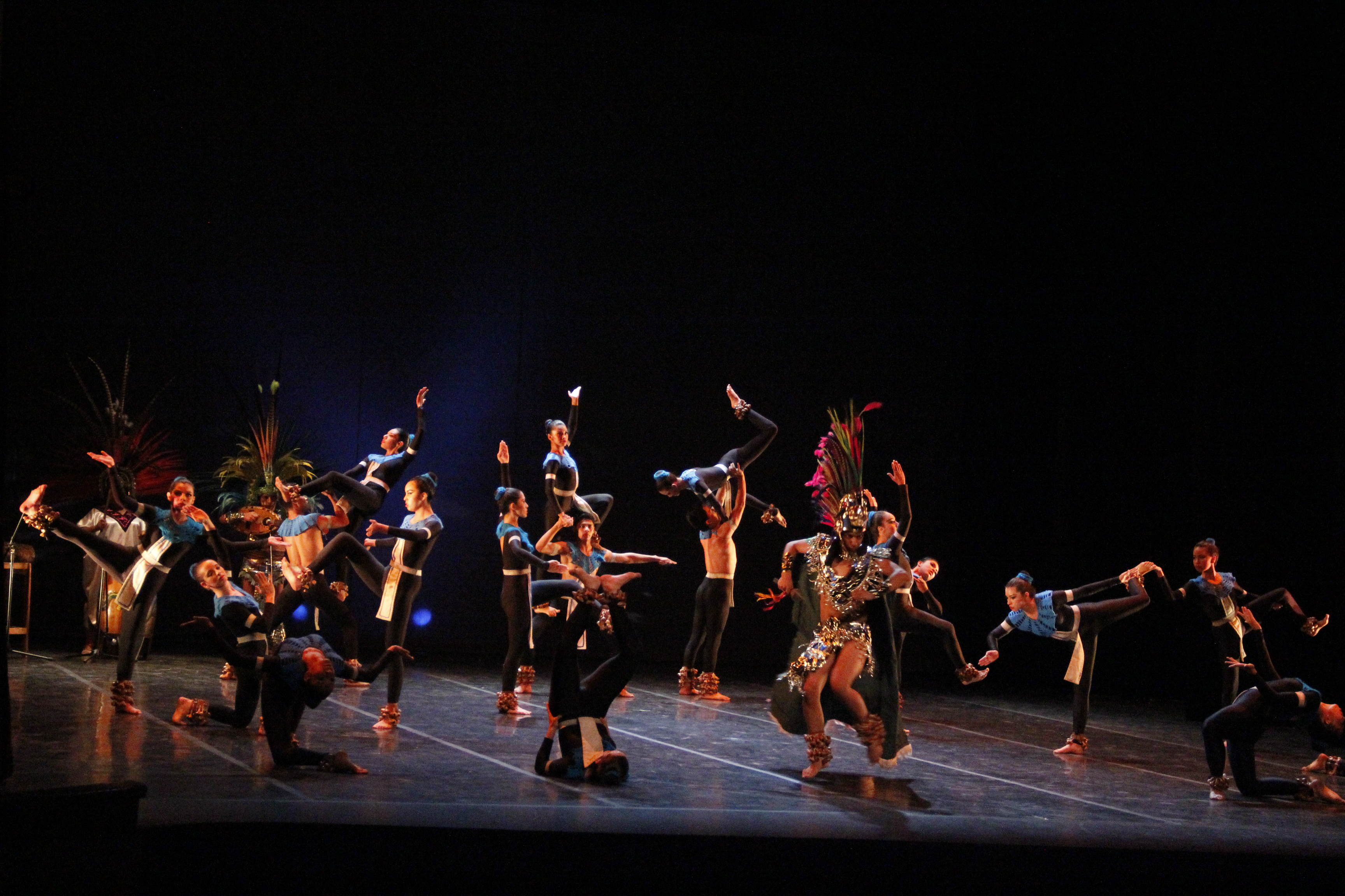 Arte, movimiento y música en la función de aniversario del Ballet ... Arte, movimiento y música en la función de aniversario del Ballet ...