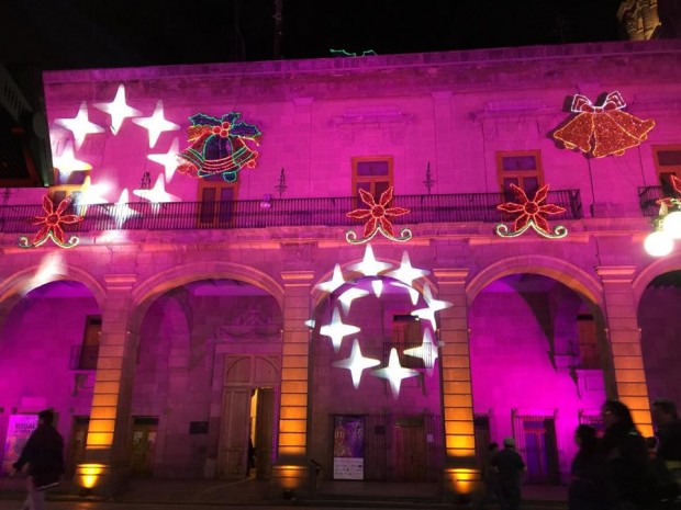 El Palacio Municipal fue se vistió de gala con iluminación escénica ...