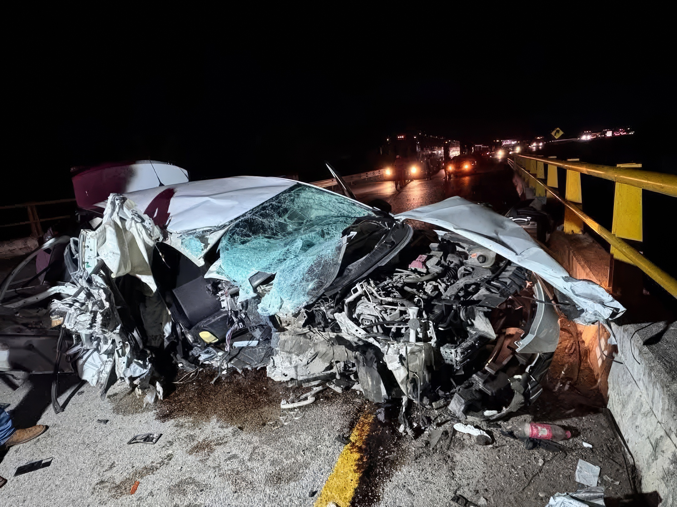 Milagroso rescate de dos personas tras accidente en el puente Birmania ...