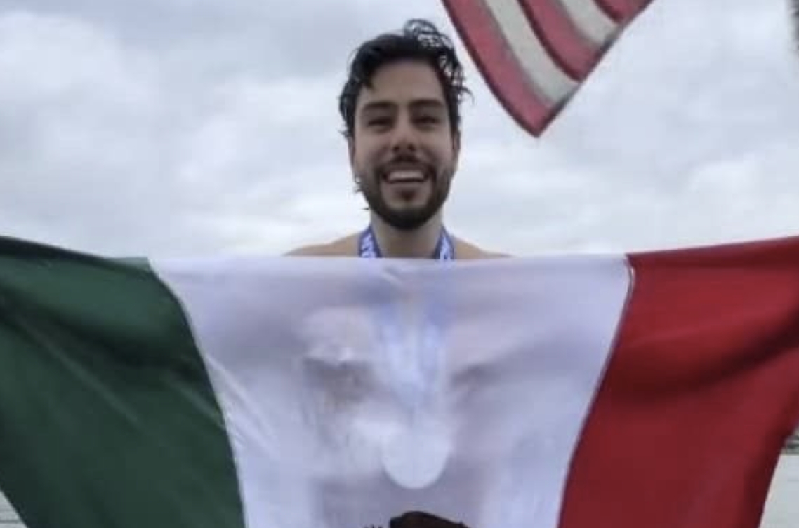 El potosino David Olvera firma el récord mundial de nado más rápido alrededor de la isla de ...
