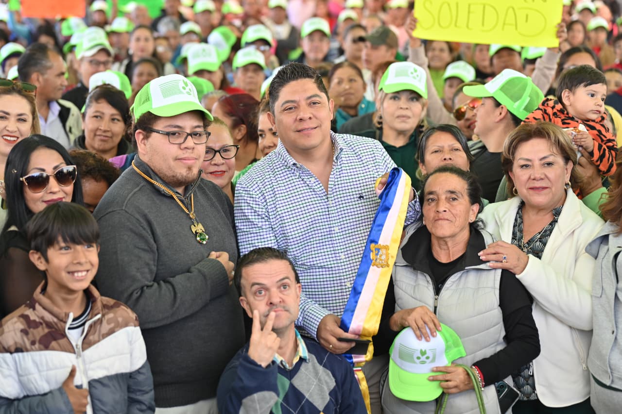 Ricardo Gallardo entrega calles de concreto y una secundaria en Soledad
